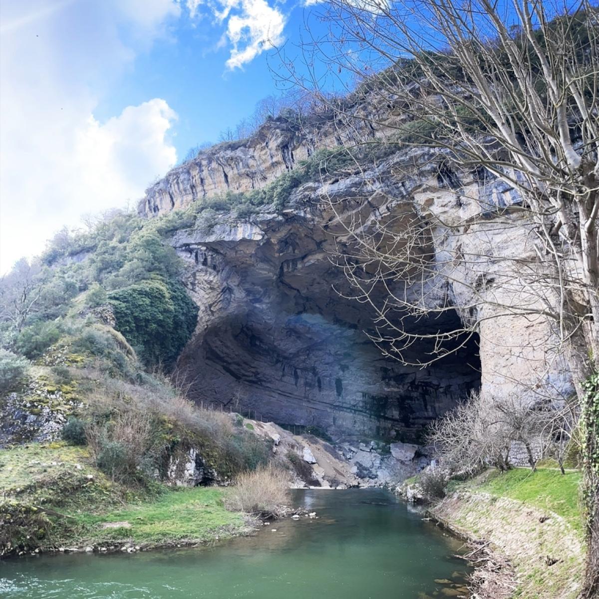 Le Mas d’Azil, village incontournable | Office de tourisme des vallées ...